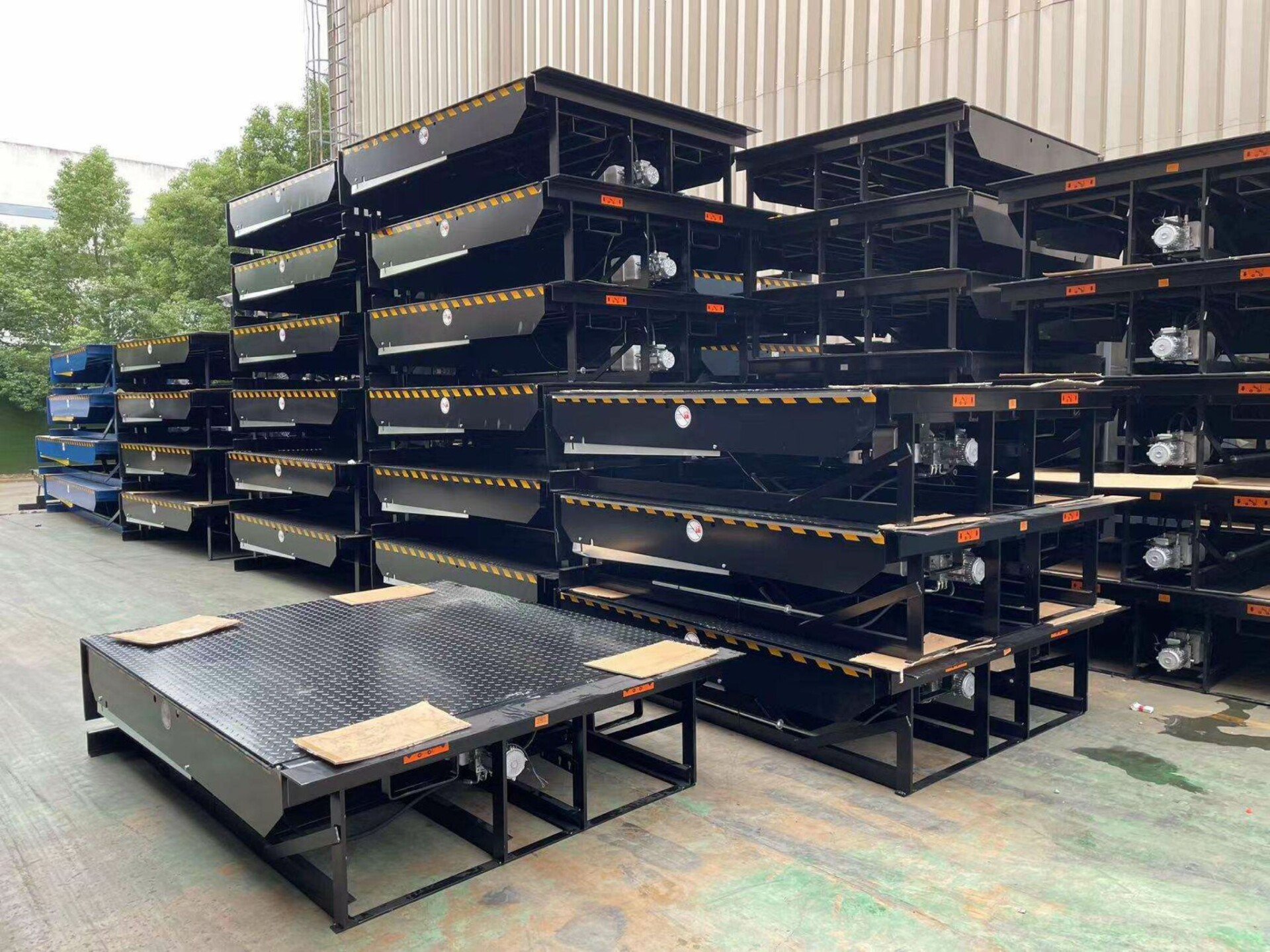 Rampa niveladora hidráulica de 10 toneladas con borde basculante ...