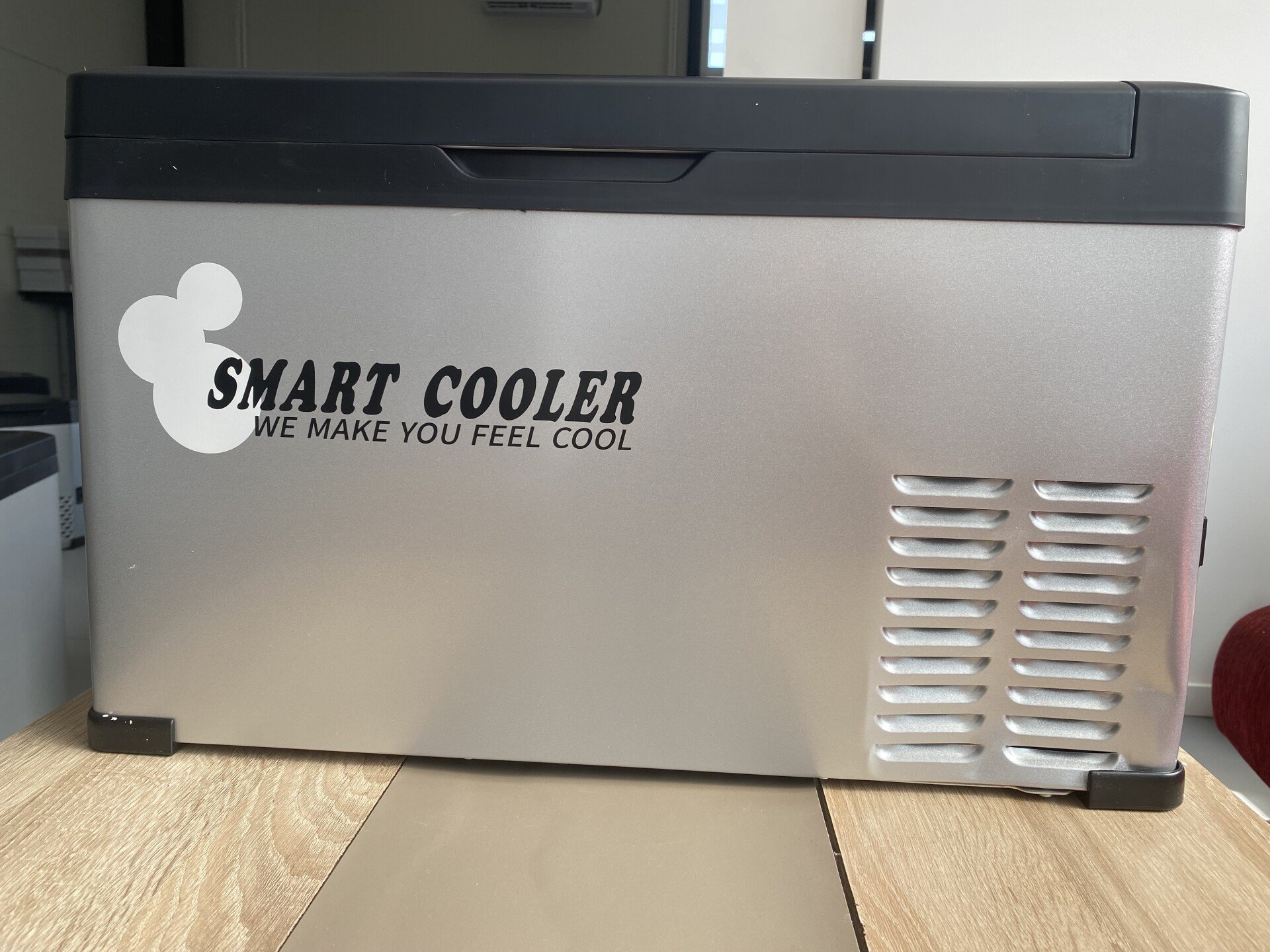 Frigider auto cu compresor smart cooler 30l , 12/24/220v, cu display ...